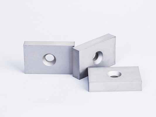 Cemented carbide cutting insert blade for wood cutting